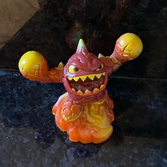 Activision | Toys | Activision 22 Eruptor Skylanders Lightcore Lava Monster Model 84552888 ...